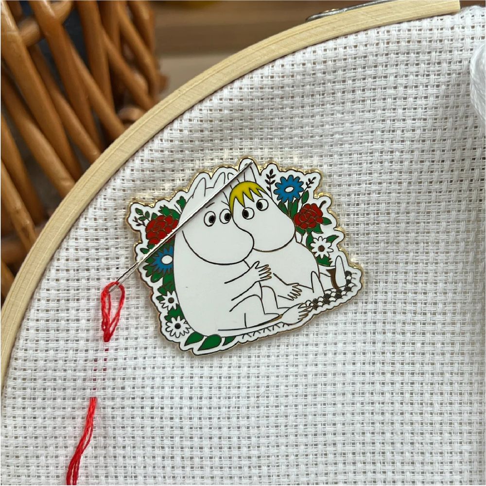 Moomintroll And Snorkmaiden Needle Minder - The Official Moomin Shop ...